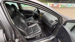 Grey Toyota Avensis 2009 in Jurbarkas, with an engine capacity of 2.23 L and mileage of 295 thousand km for 3900 €, photo 10 on AUTOMOTO.COM.LV