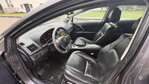 Pelēks Toyota Avensis 2009 Jurbarkas, ar dzinēja tilpumu 2.23 L un nobraukumu 295 tūkst. km par 3900 €, foto 10 vietnē AUTOMOTO.COM.LV