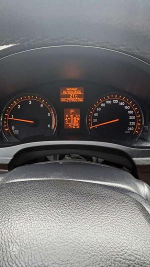 Grey Toyota Avensis 2009 in Jurbarkas, with an engine capacity of 2.23 L and mileage of 295 thousand km for 3900 €, photo 12 on AUTOMOTO.COM.LV