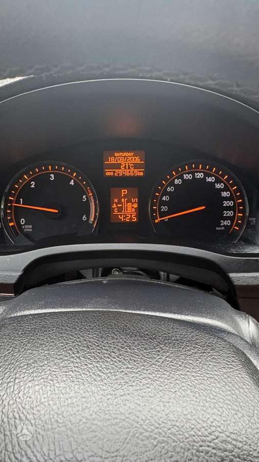 Grey Toyota Avensis 2009 in Jurbarkas, with an engine capacity of 2.23 L and mileage of 295 thousand km for 3900 €, photo 12 on AUTOMOTO.COM.LV