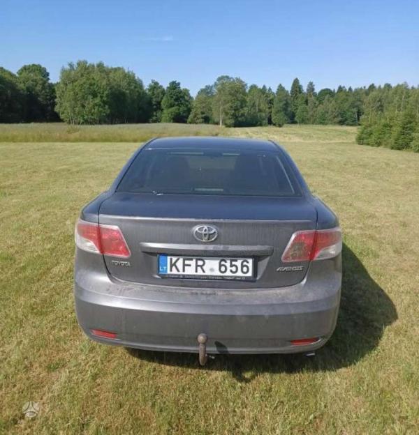 Pelēks Toyota Avensis 2009 Rietavas, ar dzinēja tilpumu 2.20 L un nobraukumu 292 tūkst. km par 3200 €, foto 2 vietnē AUTOMOTO.COM.LV