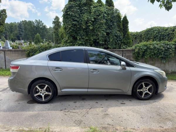 Grey Toyota Avensis 2009 in Kaunas, with an engine capacity of 1.99 L and mileage of 195 thousand km for 4500 €, photo 2 on AUTOMOTO.COM.LV