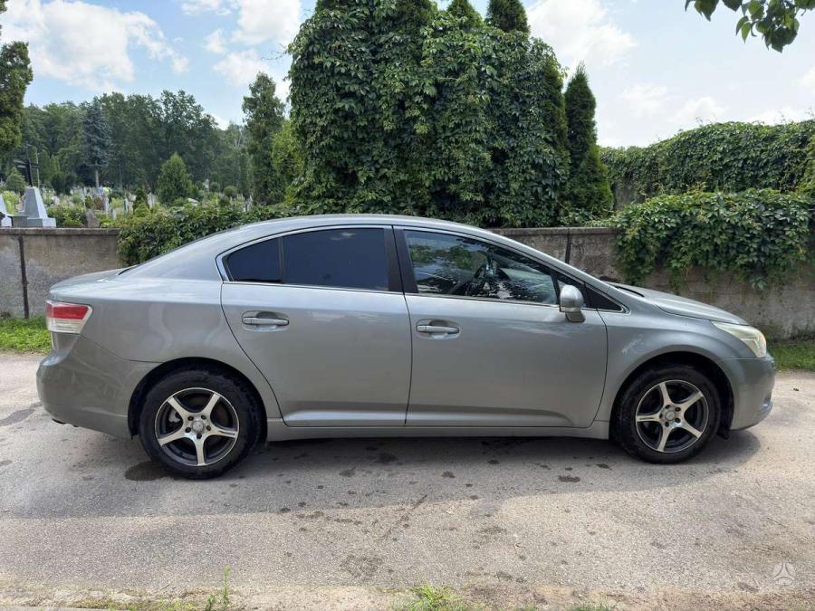 Pelēks Toyota Avensis 2009 Kauņa, ar dzinēja tilpumu 1.99 L un nobraukumu 195 tūkst. km par 4500 €, foto 3 vietnē AUTOMOTO.COM.LV