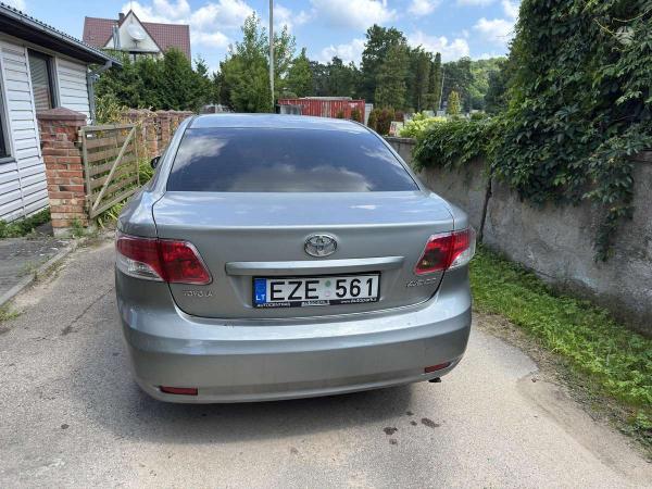 Grey Toyota Avensis 2009 in Kaunas, with an engine capacity of 1.99 L and mileage of 195 thousand km for 4500 €, photo 3 on AUTOMOTO.COM.LV