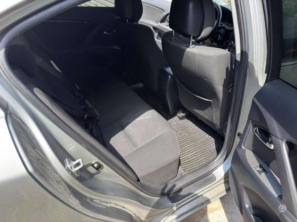 Grey Toyota Avensis 2009 in Kaunas, with an engine capacity of 1.99 L and mileage of 195 thousand km for 4500 €, photo 7 on AUTOMOTO.COM.LV