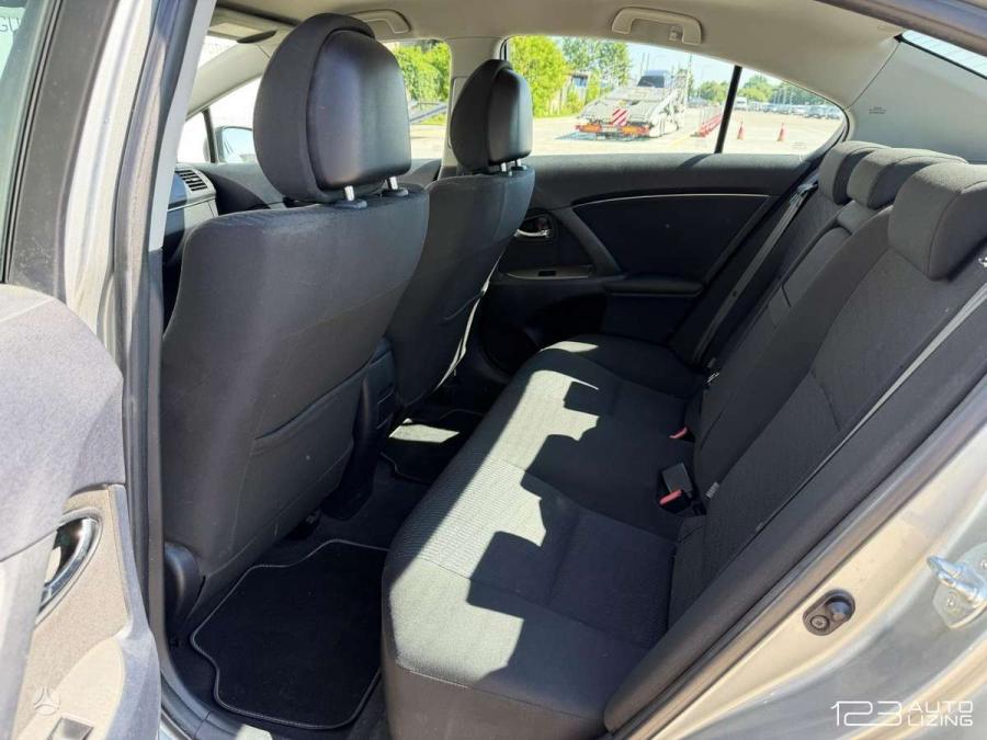 Grey Toyota Avensis 2009 in Taurage, with an engine capacity of 2.20 L and mileage of 289 thousand km for 3950 €, photo 12 on AUTOMOTO.COM.LV