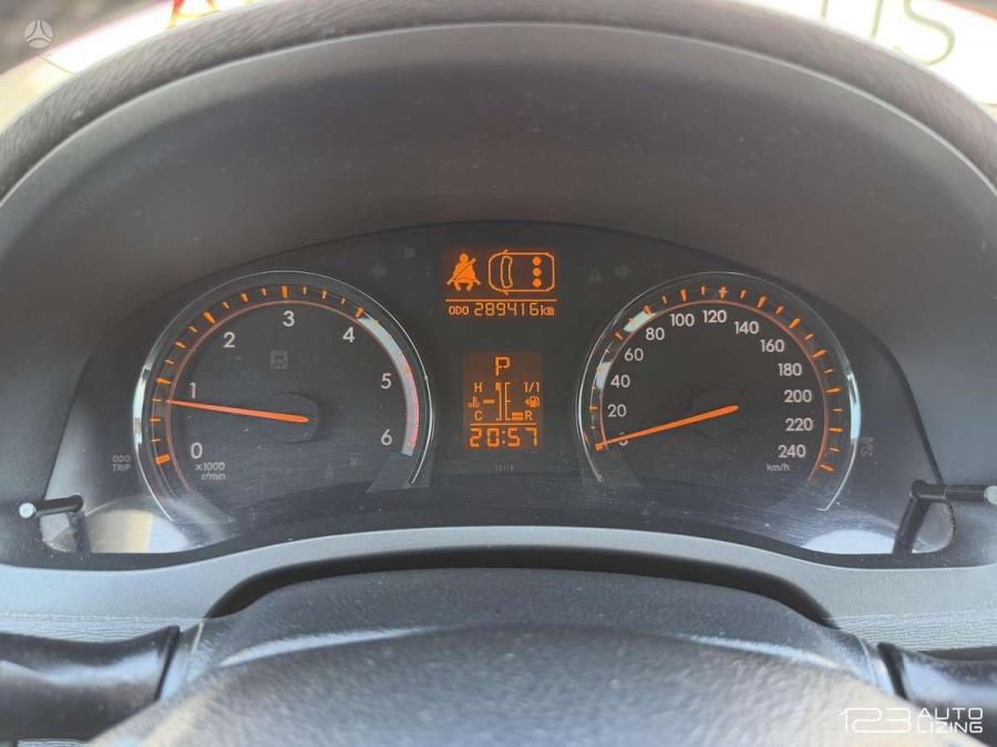 Grey Toyota Avensis 2009 in Taurage, with an engine capacity of 2.20 L and mileage of 289 thousand km for 3950 €, photo 18 on AUTOMOTO.COM.LV