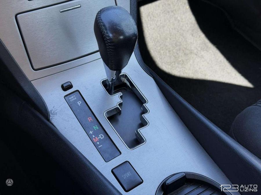 Grey Toyota Avensis 2009 in Taurage, with an engine capacity of 2.20 L and mileage of 289 thousand km for 3950 €, photo 21 on AUTOMOTO.COM.LV