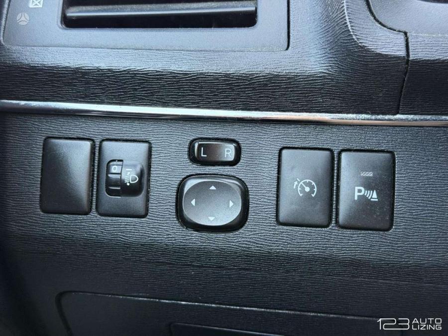 Grey Toyota Avensis 2009 in Taurage, with an engine capacity of 2.20 L and mileage of 289 thousand km for 3950 €, photo 22 on AUTOMOTO.COM.LV
