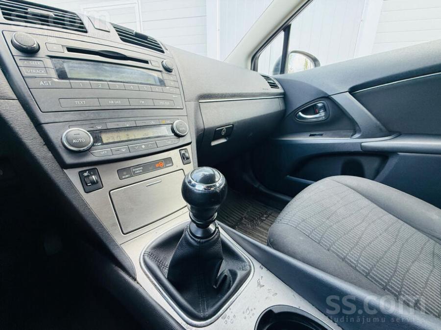 Grey Toyota Avensis 2009 in Riga, with an engine capacity of 2.00 L and mileage of 249 thousand km for 4750 €, photo 11 on AUTOMOTO.COM.LV