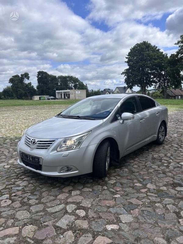 Grey Toyota Avensis 2009 in Ukmerge, with an engine capacity of 1.99 L and mileage of 228 thousand km for 5999 €, photo 1 on AUTOMOTO.COM.LV