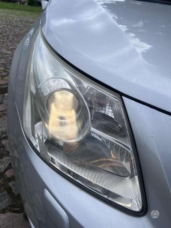 Grey Toyota Avensis 2009 in Ukmerge, with an engine capacity of 1.99 L and mileage of 228 thousand km for 5999 €, photo 9 on AUTOMOTO.COM.LV