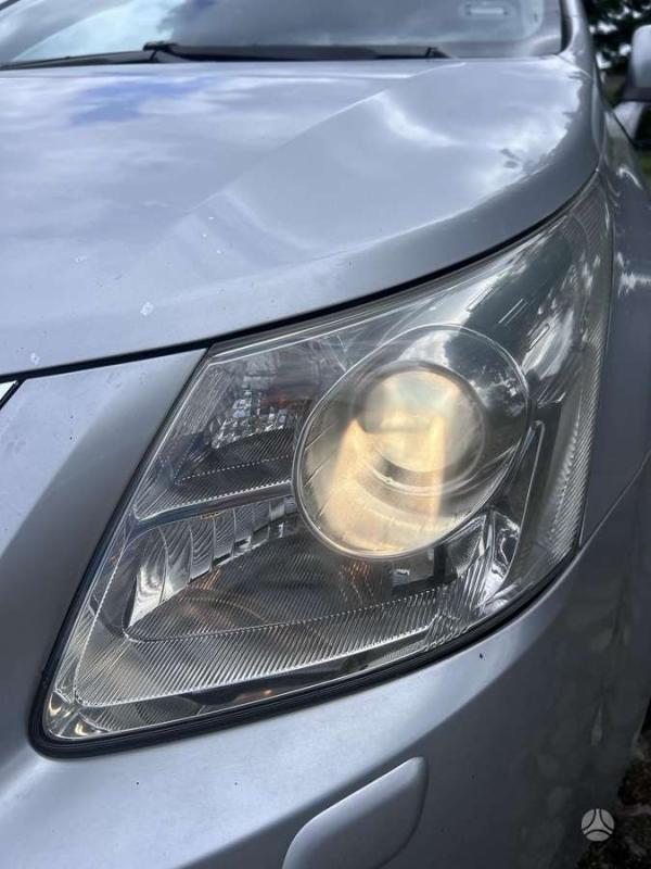 Grey Toyota Avensis 2009 in Ukmerge, with an engine capacity of 1.99 L and mileage of 228 thousand km for 5999 €, photo 10 on AUTOMOTO.COM.LV