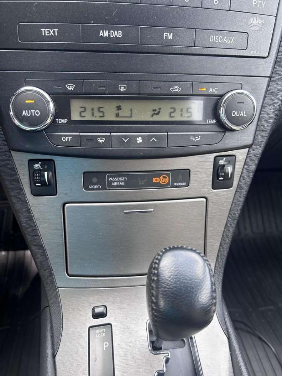 Серый Тойота Авенсис 2009 в Укмерге, объемом двигателя 1.99 л и пробегом 228 тыс. км за 5999 €, фото 21 на AUTOMOTO.COM.LV