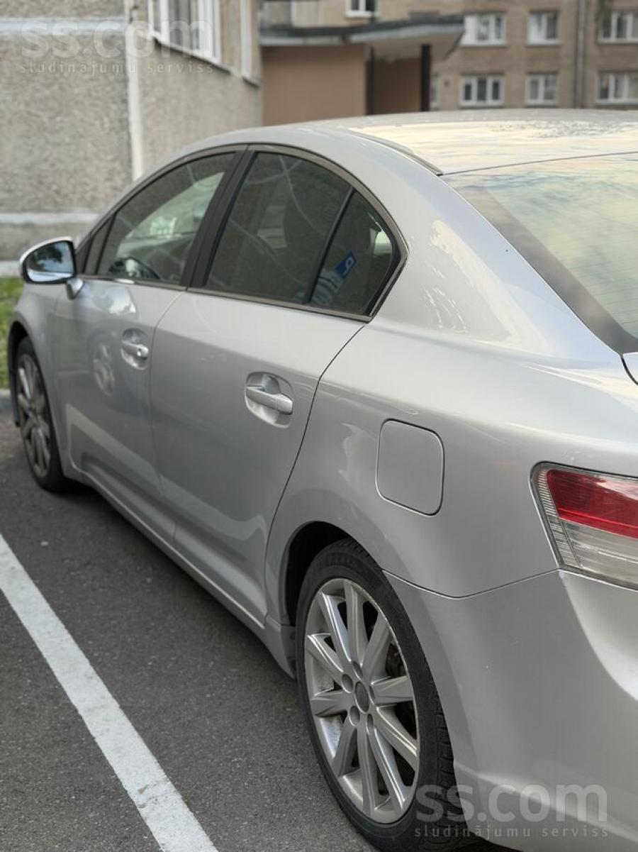 Grey Toyota Avensis 2009 in Daugavpils, with an engine capacity of 2.20 L and mileage of 225 thousand km for 3000 €, photo 4 on AUTOMOTO.COM.LV