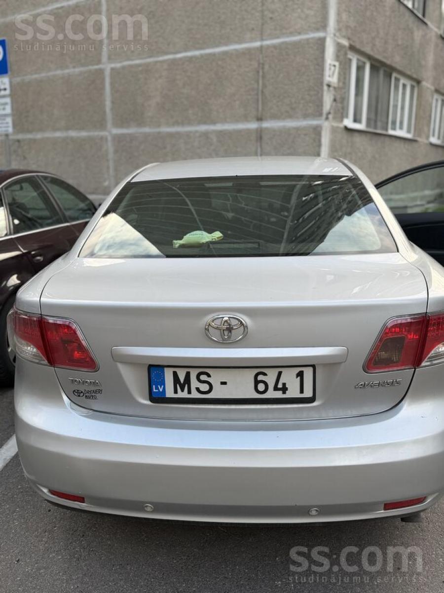 Grey Toyota Avensis 2009 in Daugavpils, with an engine capacity of 2.20 L and mileage of 225 thousand km for 3000 €, photo 5 on AUTOMOTO.COM.LV