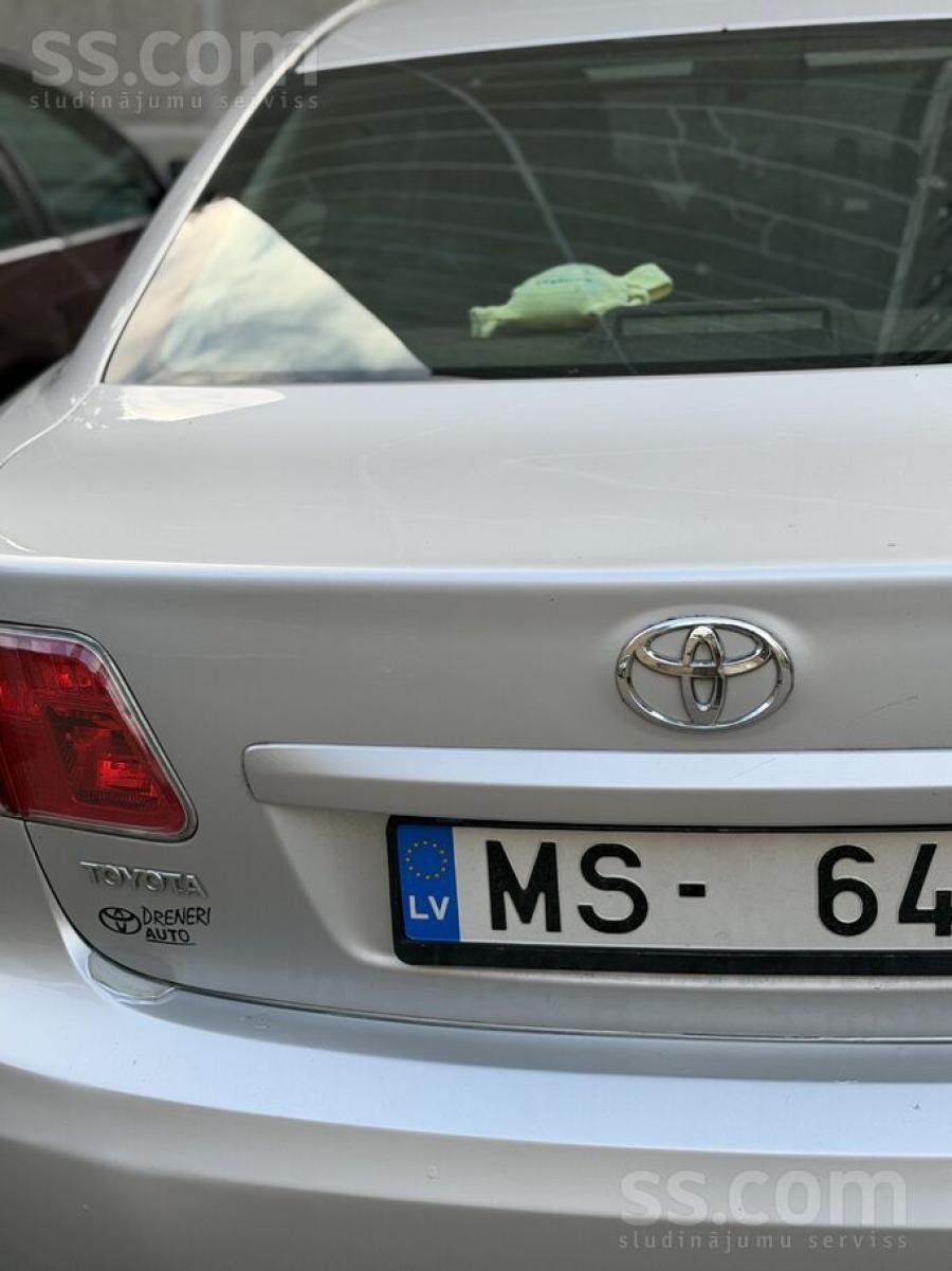 Grey Toyota Avensis 2009 in Daugavpils, with an engine capacity of 2.20 L and mileage of 225 thousand km for 3000 €, photo 6 on AUTOMOTO.COM.LV