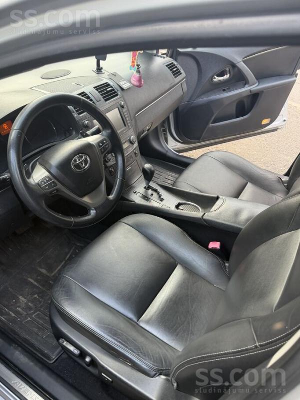 Pelēks Toyota Avensis 2009 Daugavpils, ar dzinēja tilpumu 2.20 L un nobraukumu 225 tūkst. km par 3000 €, foto 8 vietnē AUTOMOTO.COM.LV