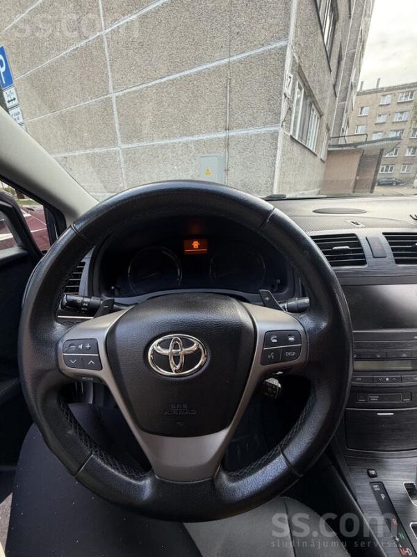 Pelēks Toyota Avensis 2009 Daugavpils, ar dzinēja tilpumu 2.20 L un nobraukumu 225 tūkst. km par 3000 €, foto 10 vietnē AUTOMOTO.COM.LV
