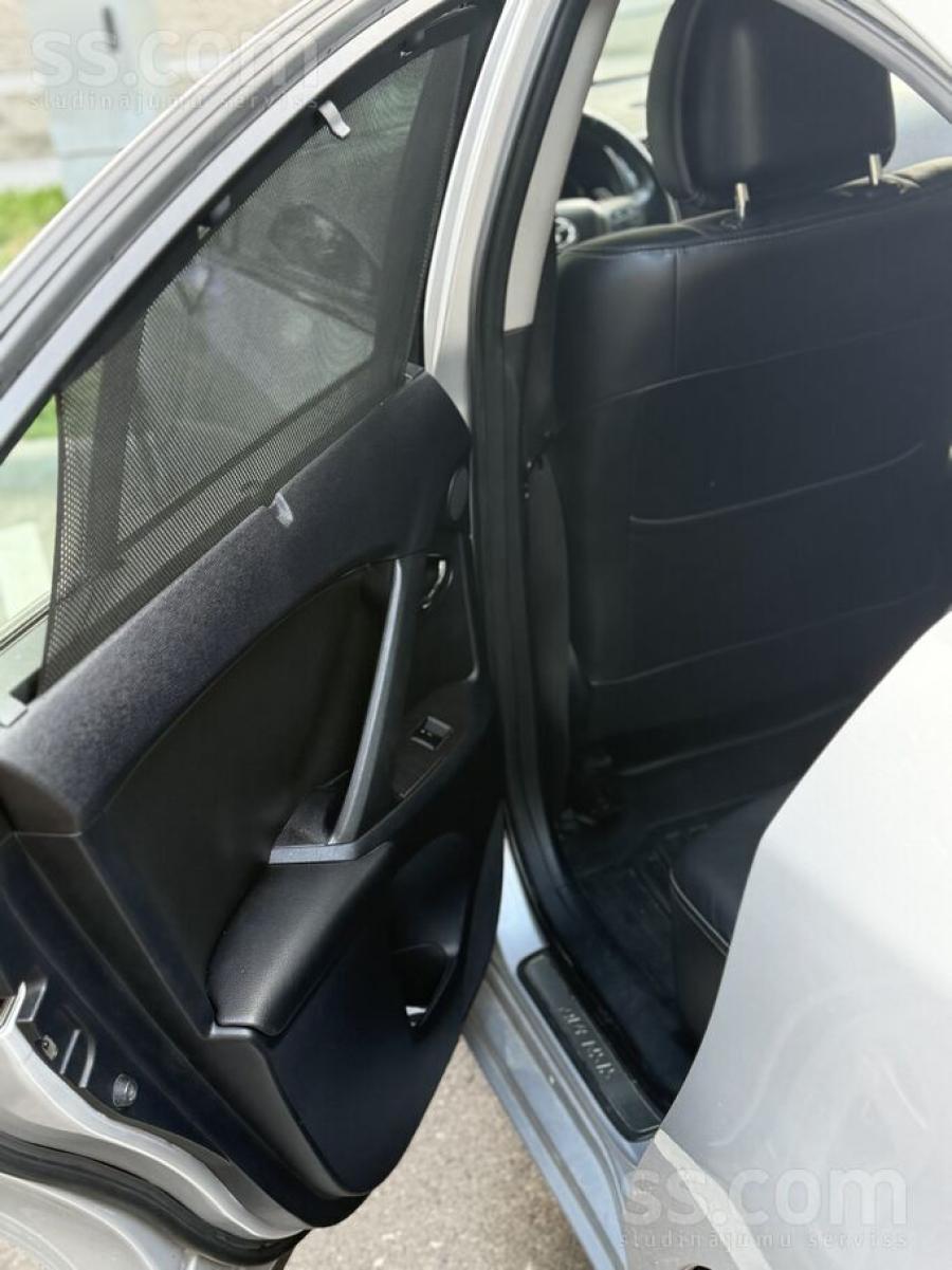Grey Toyota Avensis 2009 in Daugavpils, with an engine capacity of 2.20 L and mileage of 225 thousand km for 3000 €, photo 16 on AUTOMOTO.COM.LV