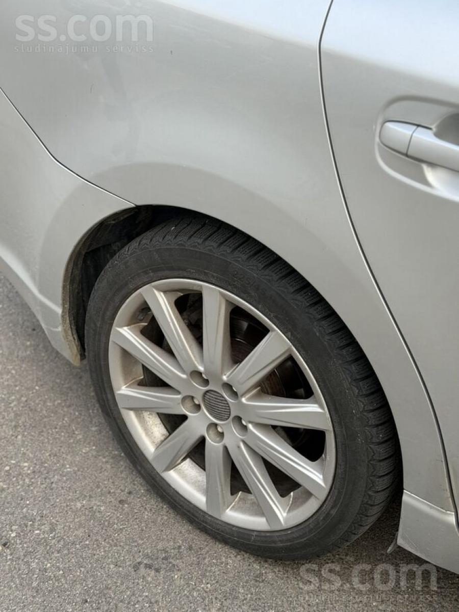 Grey Toyota Avensis 2009 in Daugavpils, with an engine capacity of 2.20 L and mileage of 225 thousand km for 3000 €, photo 18 on AUTOMOTO.COM.LV
