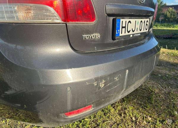 Pelēks Toyota Avensis 2009 Viļņa, ar dzinēja tilpumu 2.00 L un nobraukumu 165 tūkst. km par 3500 €, foto 6 vietnē AUTOMOTO.COM.LV