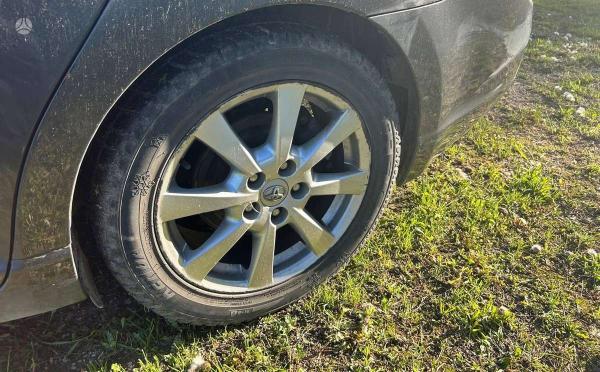 Pelēks Toyota Avensis 2009 Viļņa, ar dzinēja tilpumu 2.00 L un nobraukumu 165 tūkst. km par 3500 €, foto 7 vietnē AUTOMOTO.COM.LV