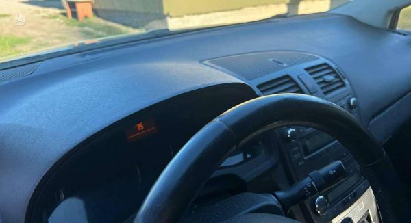 Pelēks Toyota Avensis 2009 Viļņa, ar dzinēja tilpumu 2.00 L un nobraukumu 165 tūkst. km par 3500 €, foto 10 vietnē AUTOMOTO.COM.LV