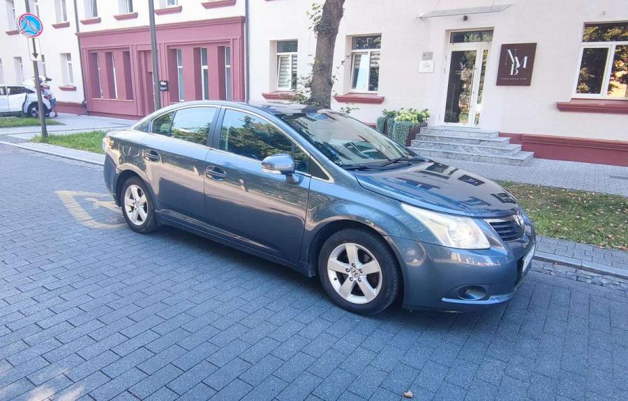 Grey Toyota Avensis 2009 in Panevezys, with an engine capacity of 2.00 L and mileage of 320 thousand km for 2900 €, photo 3 on AUTOMOTO.COM.LV