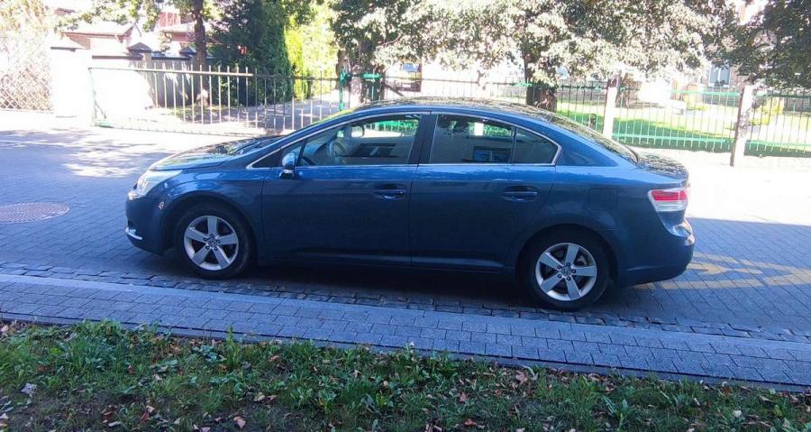 Grey Toyota Avensis 2009 in Panevezys, with an engine capacity of 2.00 L and mileage of 320 thousand km for 2900 €, photo 6 on AUTOMOTO.COM.LV