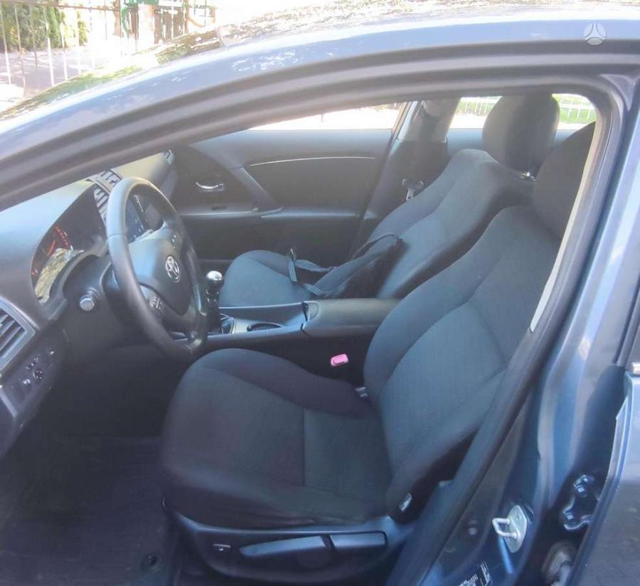 Grey Toyota Avensis 2009 in Panevezys, with an engine capacity of 2.00 L and mileage of 320 thousand km for 2900 €, photo 12 on AUTOMOTO.COM.LV