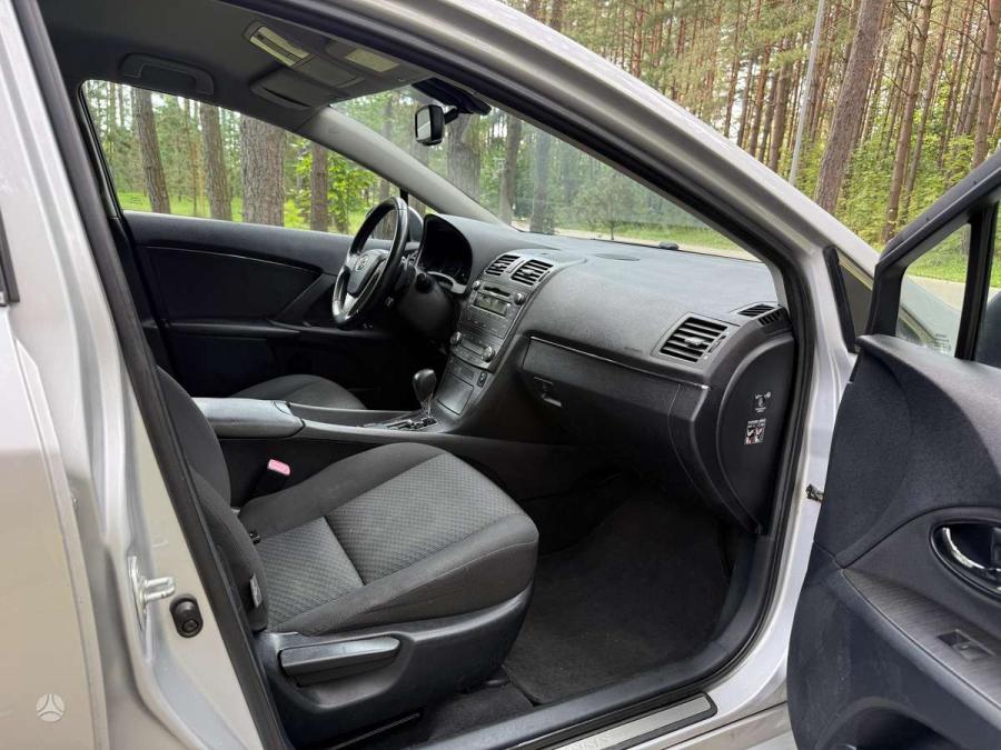 Pelēks Toyota Avensis 2009 Viļņa, ar dzinēja tilpumu 2.00 L un nobraukumu 200 tūkst. km par 3999 €, foto 6 vietnē AUTOMOTO.COM.LV