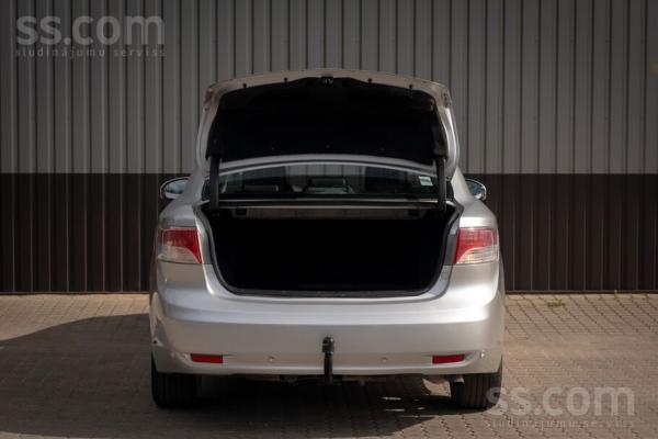 Pelēks Toyota Avensis 2009 Talsi, ar dzinēja tilpumu 2.20 L un nobraukumu 270 tūkst. km par 4290 €, foto 7 vietnē AUTOMOTO.COM.LV
