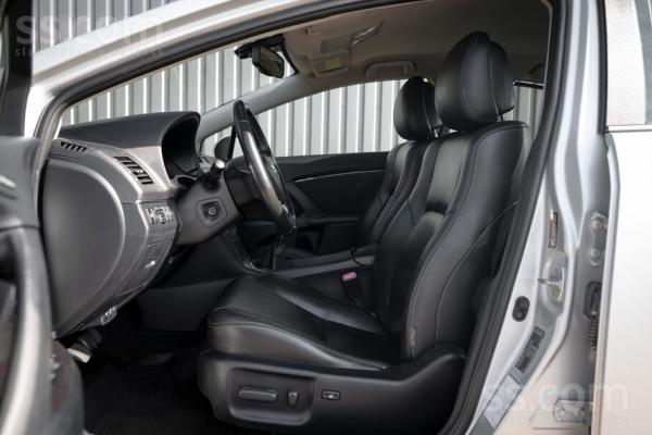 Pelēks Toyota Avensis 2009 Talsi, ar dzinēja tilpumu 2.20 L un nobraukumu 270 tūkst. km par 4290 €, foto 10 vietnē AUTOMOTO.COM.LV