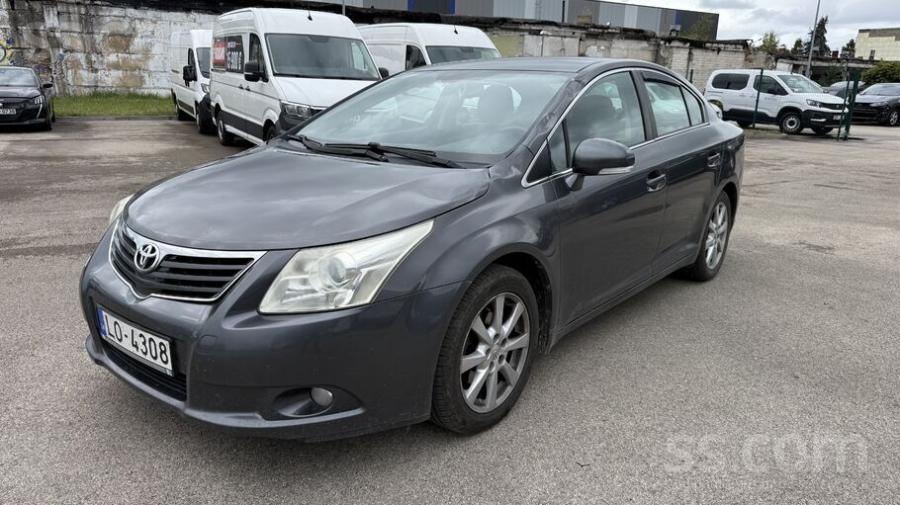 Pelēks Toyota Avensis 2009 Rīga, ar dzinēja tilpumu 2.00 L un nobraukumu 285 tūkst. km par 1290 €, foto 1 vietnē AUTOMOTO.COM.LV