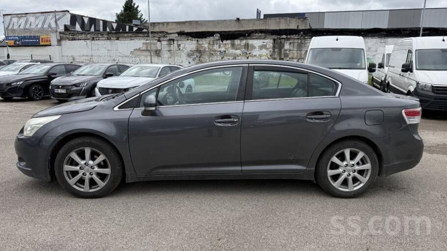 Pelēks Toyota Avensis 2009 Rīga, ar dzinēja tilpumu 2.00 L un nobraukumu 285 tūkst. km par 1290 €, foto 3 vietnē AUTOMOTO.COM.LV