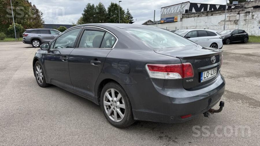 Pelēks Toyota Avensis 2009 Rīga, ar dzinēja tilpumu 2.00 L un nobraukumu 285 tūkst. km par 1290 €, foto 4 vietnē AUTOMOTO.COM.LV