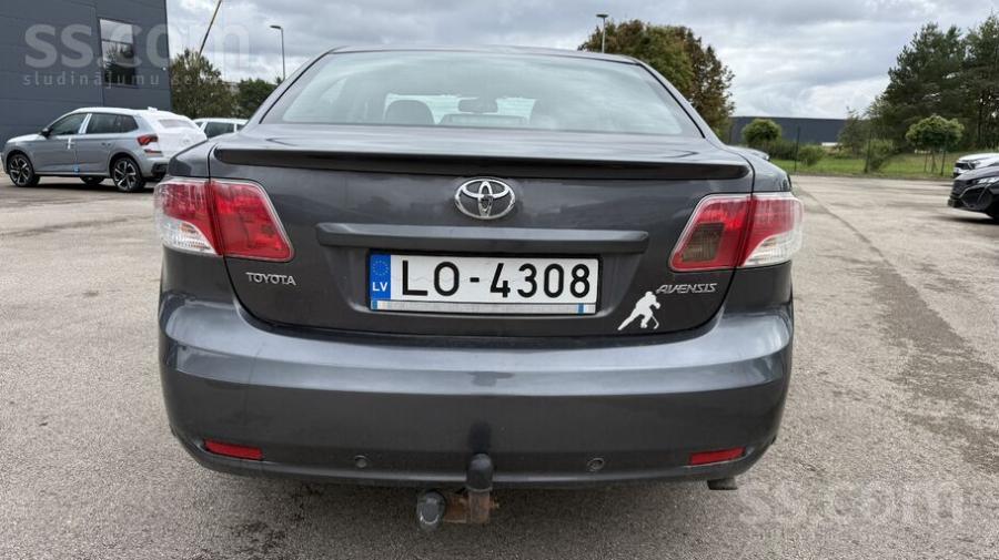 Pelēks Toyota Avensis 2009 Rīga, ar dzinēja tilpumu 2.00 L un nobraukumu 285 tūkst. km par 1290 €, foto 5 vietnē AUTOMOTO.COM.LV