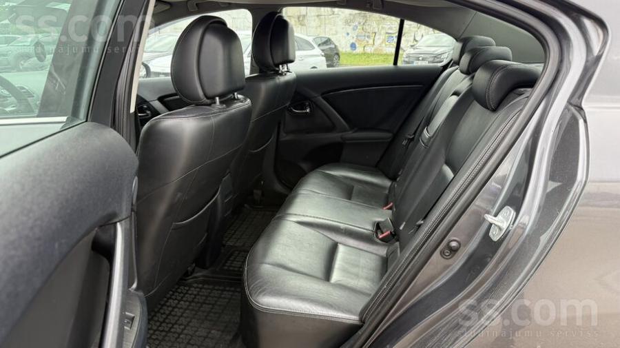 Pelēks Toyota Avensis 2009 Rīga, ar dzinēja tilpumu 2.00 L un nobraukumu 285 tūkst. km par 1290 €, foto 12 vietnē AUTOMOTO.COM.LV