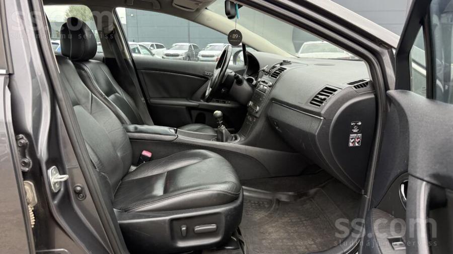 Pelēks Toyota Avensis 2009 Rīga, ar dzinēja tilpumu 2.00 L un nobraukumu 285 tūkst. km par 1290 €, foto 15 vietnē AUTOMOTO.COM.LV
