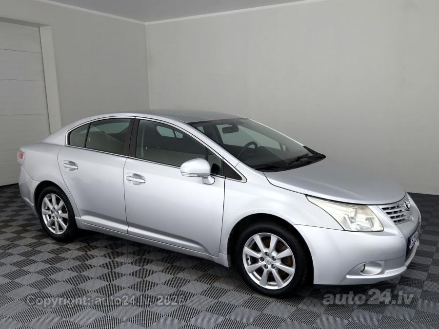 Серый Тойота Авенсис 2009 в Таллин, объемом двигателя 2.20 л и пробегом 299 тыс. км за 1799 €, фото 1 на AUTOMOTO.COM.LV