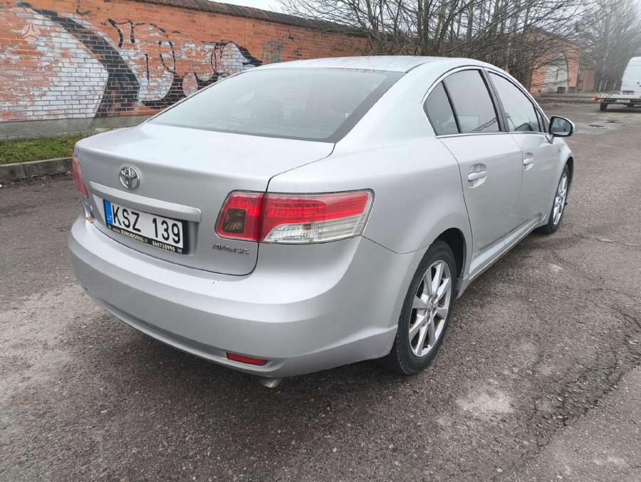 Pelēks Toyota Avensis 2010 Šauļi, ar dzinēja tilpumu 2.20 L un nobraukumu 186 tūkst. km par 2950 €, foto 4 vietnē AUTOMOTO.COM.LV