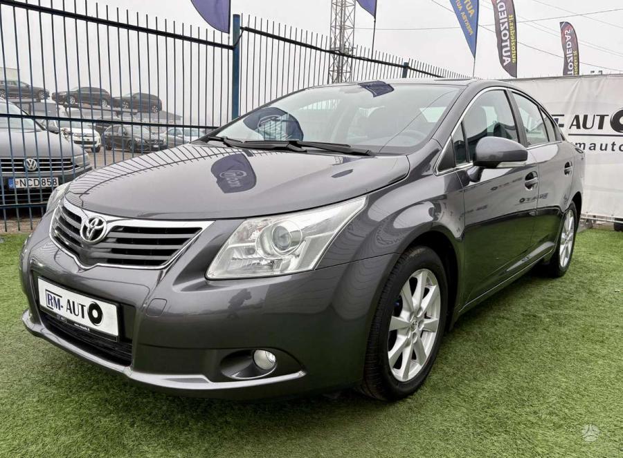 Grey Toyota Avensis 2010 in Panevezys, with an engine capacity of 2.00 L and mileage of 244 thousand km for 4500 €, photo 1 on AUTOMOTO.COM.LV