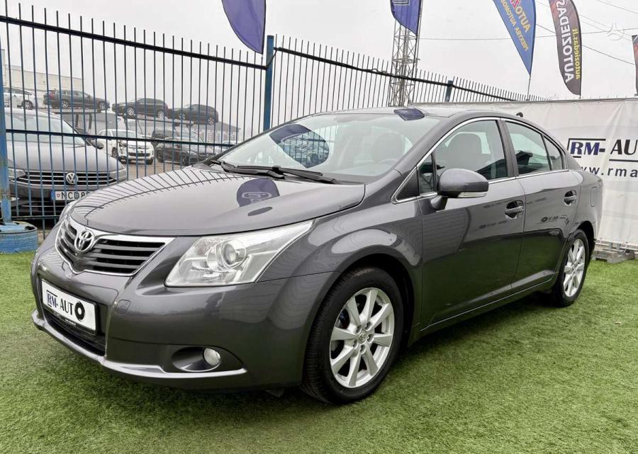 Grey Toyota Avensis 2010 in Panevezys, with an engine capacity of 2.00 L and mileage of 244 thousand km for 4500 €, photo 2 on AUTOMOTO.COM.LV