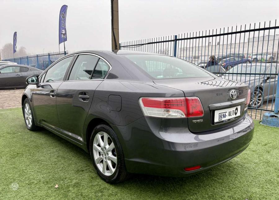 Grey Toyota Avensis 2010 in Panevezys, with an engine capacity of 2.00 L and mileage of 244 thousand km for 4500 €, photo 8 on AUTOMOTO.COM.LV