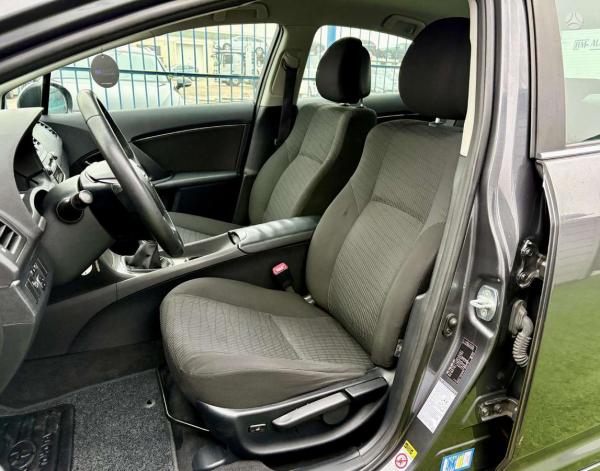 Pelēks Toyota Avensis 2010 Panevēža, ar dzinēja tilpumu 2.00 L un nobraukumu 244 tūkst. km par 4500 €, foto 11 vietnē AUTOMOTO.COM.LV
