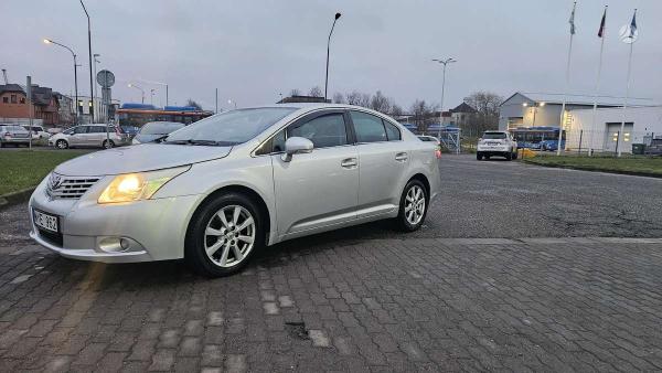 Grey Toyota Avensis 2010 in Klaipeda, with an engine capacity of 2.17 L and mileage of 262 thousand km for 4450 €, photo 1 on AUTOMOTO.COM.LV