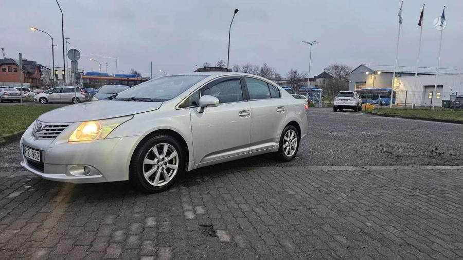 Grey Toyota Avensis 2010 in Klaipeda, with an engine capacity of 2.17 L and mileage of 262 thousand km for 4450 €, photo 1 on AUTOMOTO.COM.LV