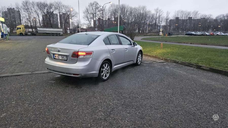 Grey Toyota Avensis 2010 in Klaipeda, with an engine capacity of 2.17 L and mileage of 262 thousand km for 4450 €, photo 3 on AUTOMOTO.COM.LV