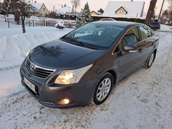 Grey Toyota Avensis 2010 in Radviliskis, with an engine capacity of 2.00 L and mileage of 264 thousand km for 3200 €, photo 1 on AUTOMOTO.COM.LV